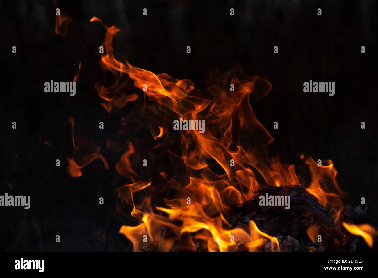 Burning pile of cardboard and waste paper Stock Photo - Alamy
