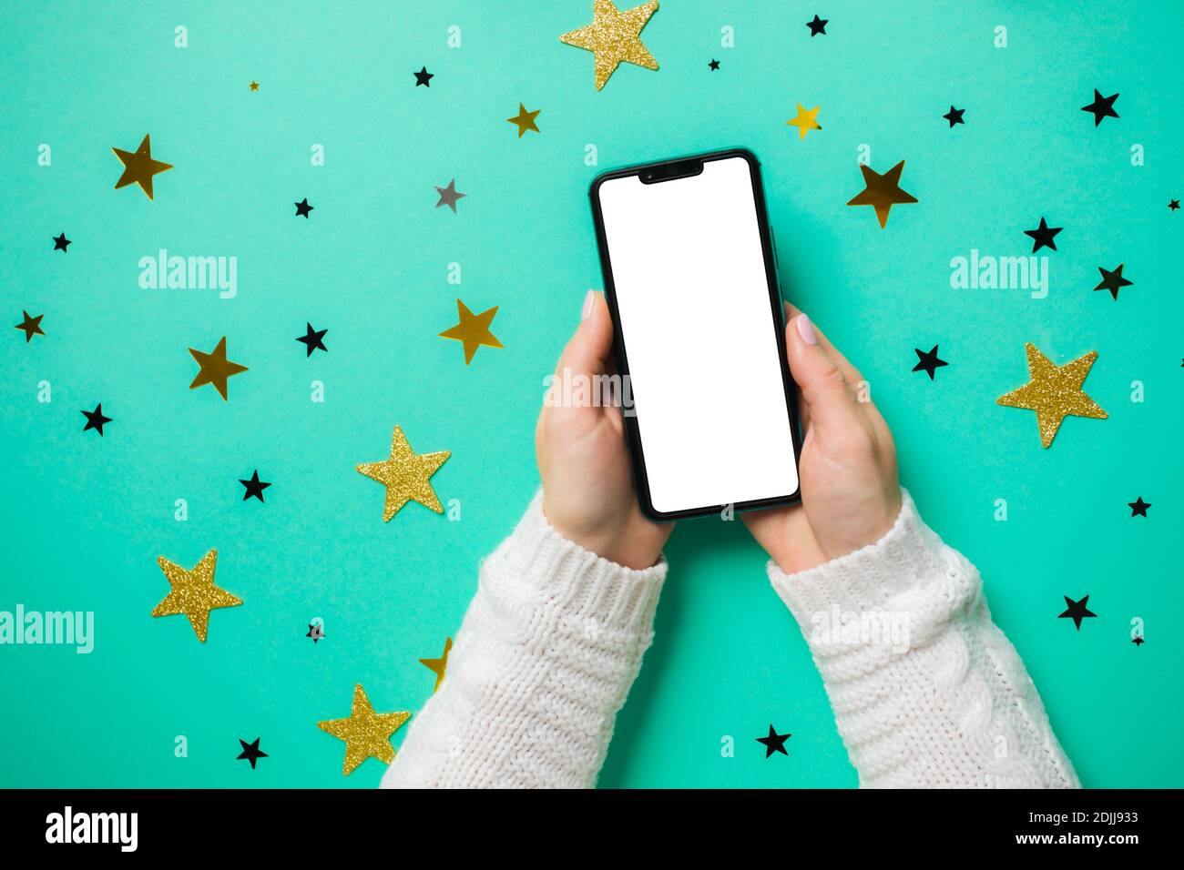 Using smartphone check list hi-res stock photography and images - Alamy