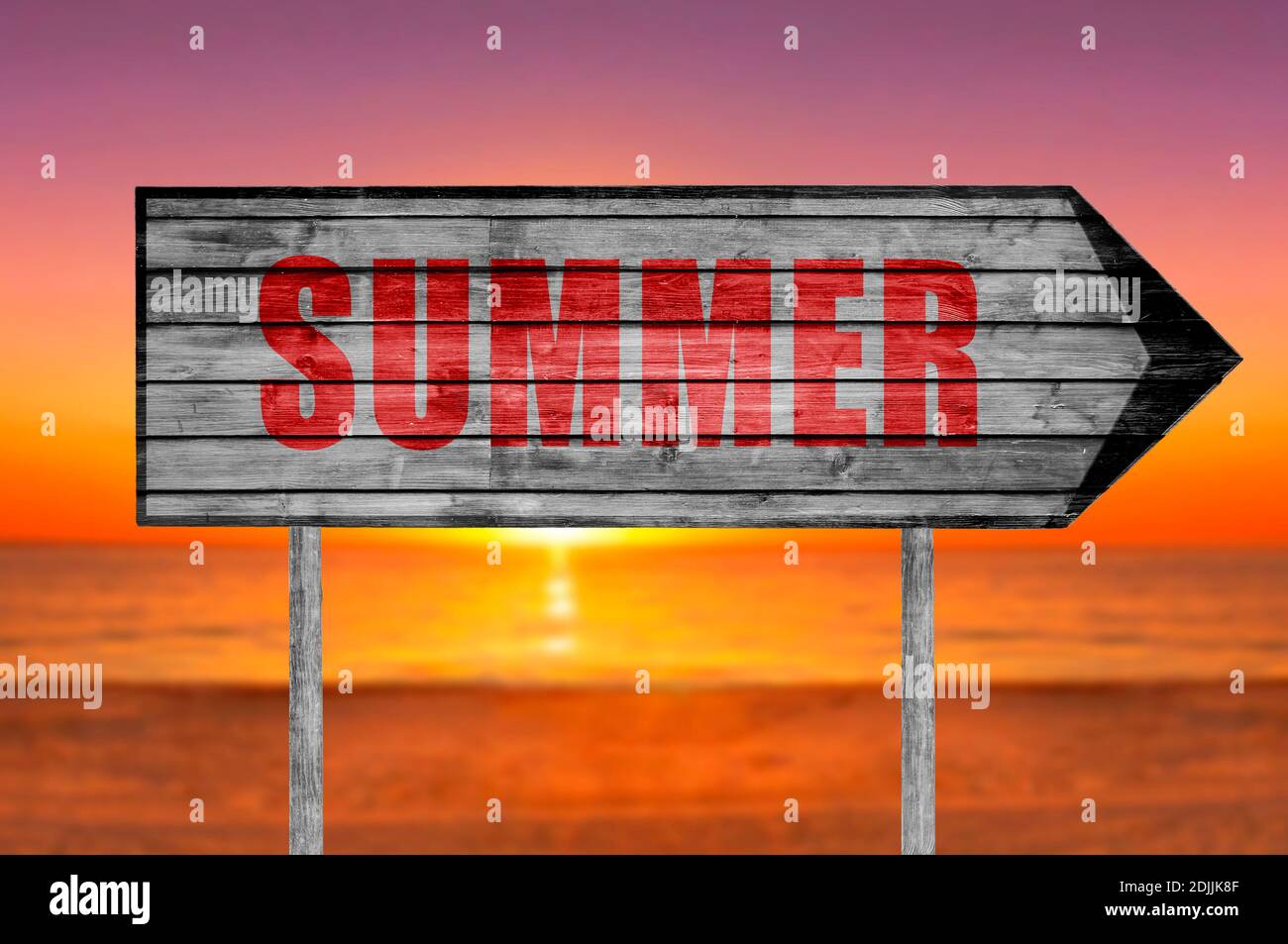 Red Summer wooden sign with on a beach background Stock Photo - Alamy