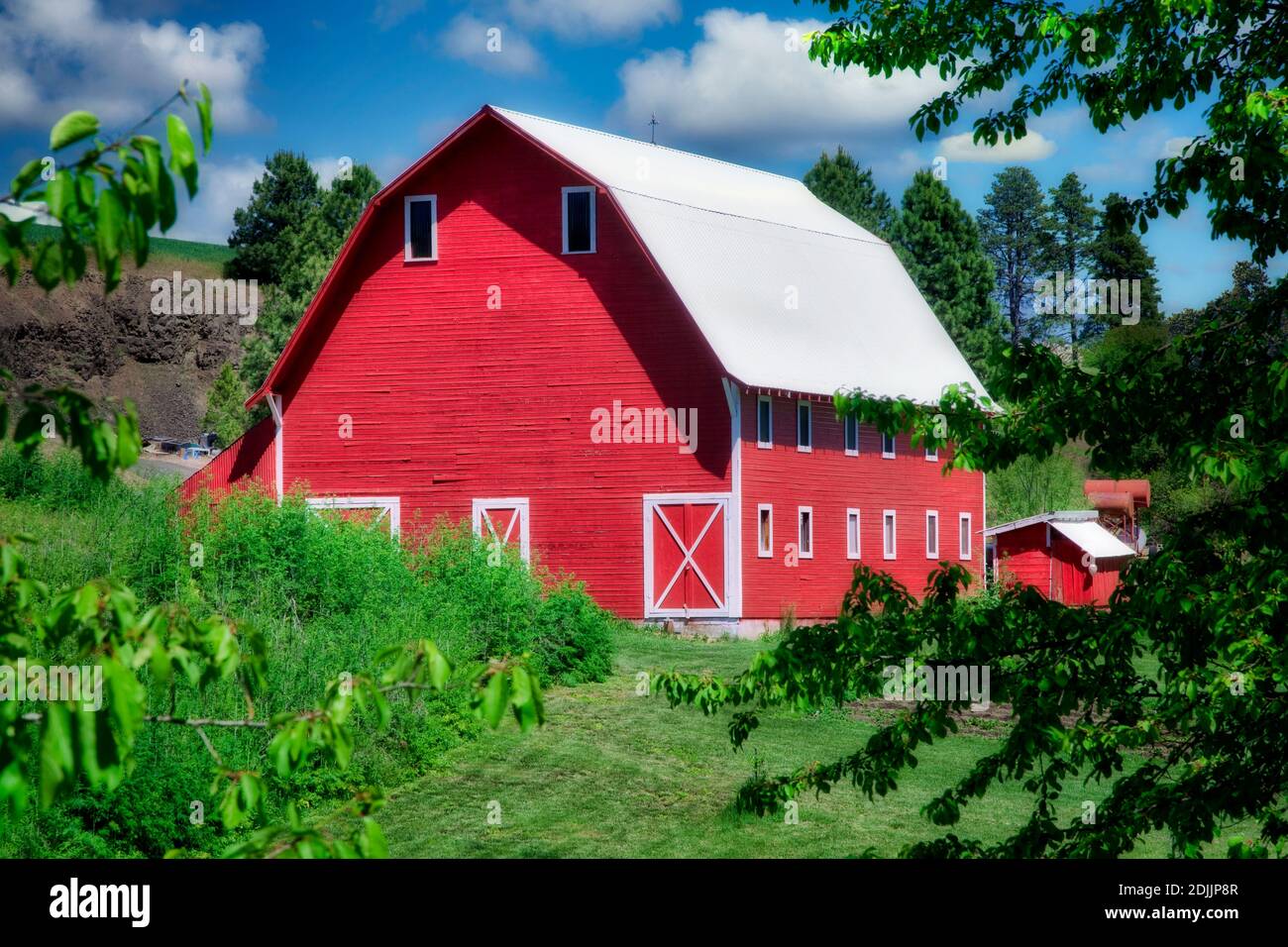 Red barn. The Palouse, near Colfax, Washington Stock Photo - Alamy