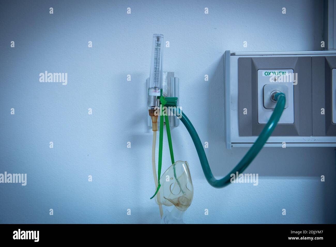 Emergency Breathing Device High Resolution Stock Photography and Images ...