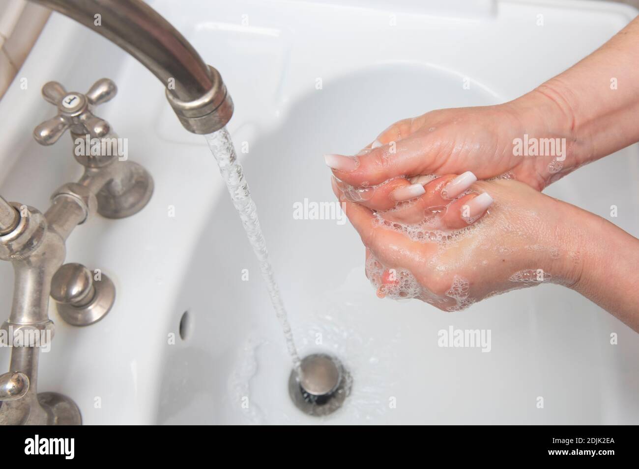 Water flow hands hi-res stock photography and images - Alamy