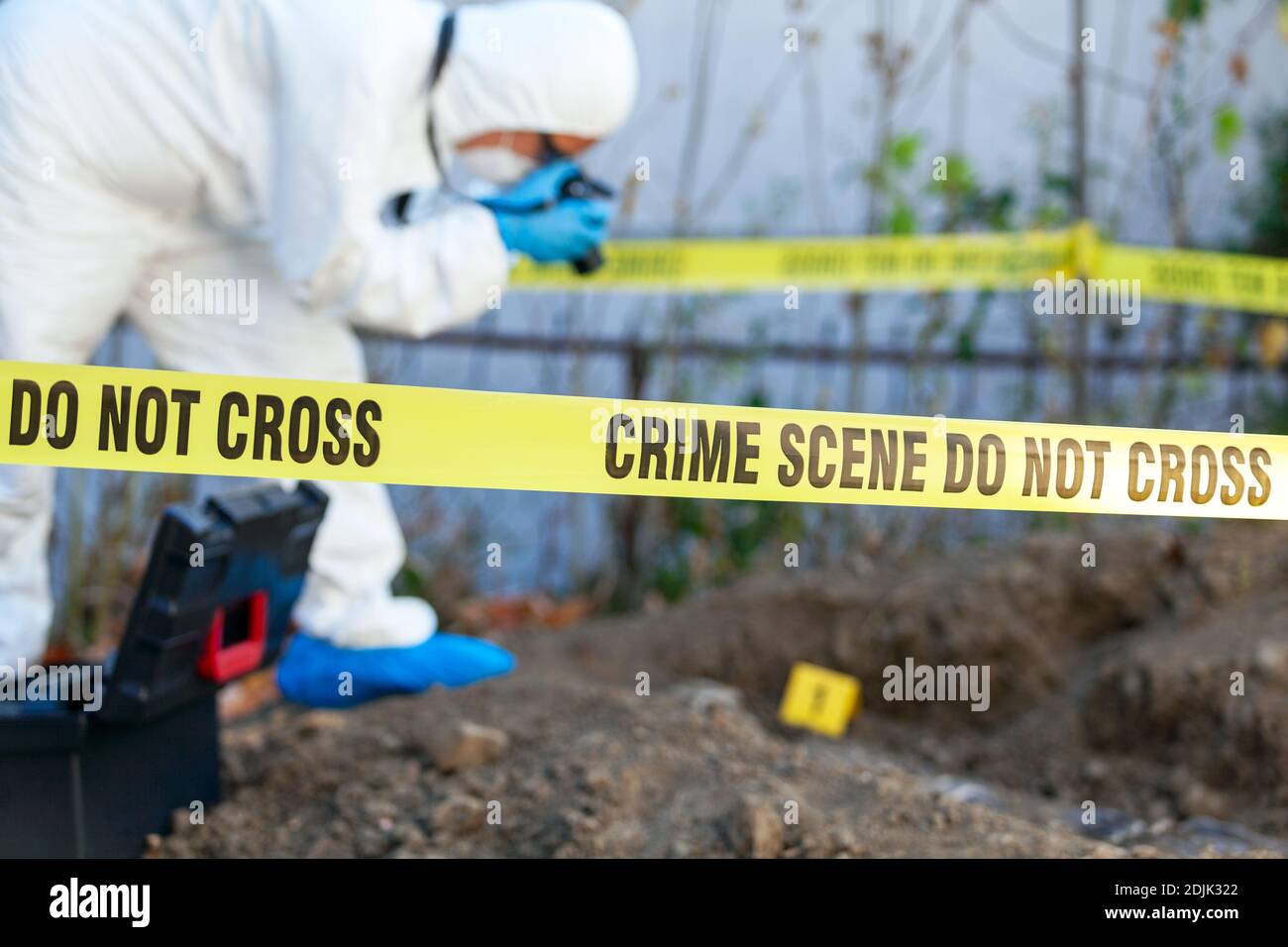 Forensic science specialist at work Stock Photo - Alamy