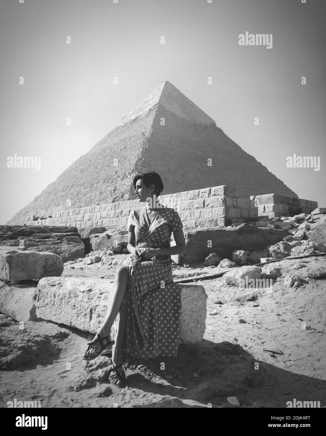 Egypt pyramid building Black and White Stock Photos & Images - Alamy