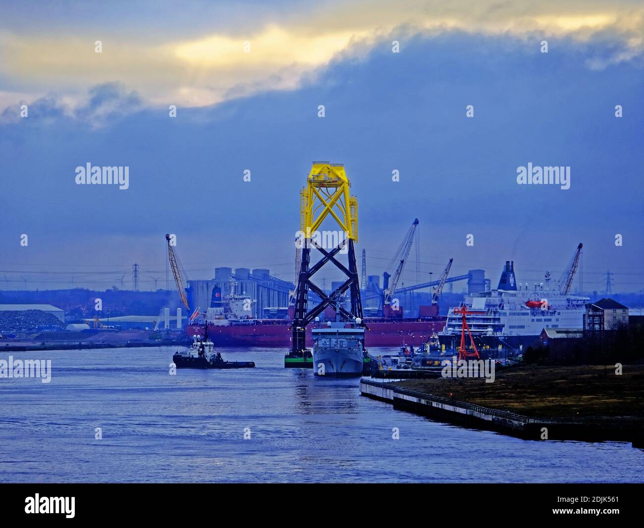 Steel framed structures hi-res stock photography and images - Alamy