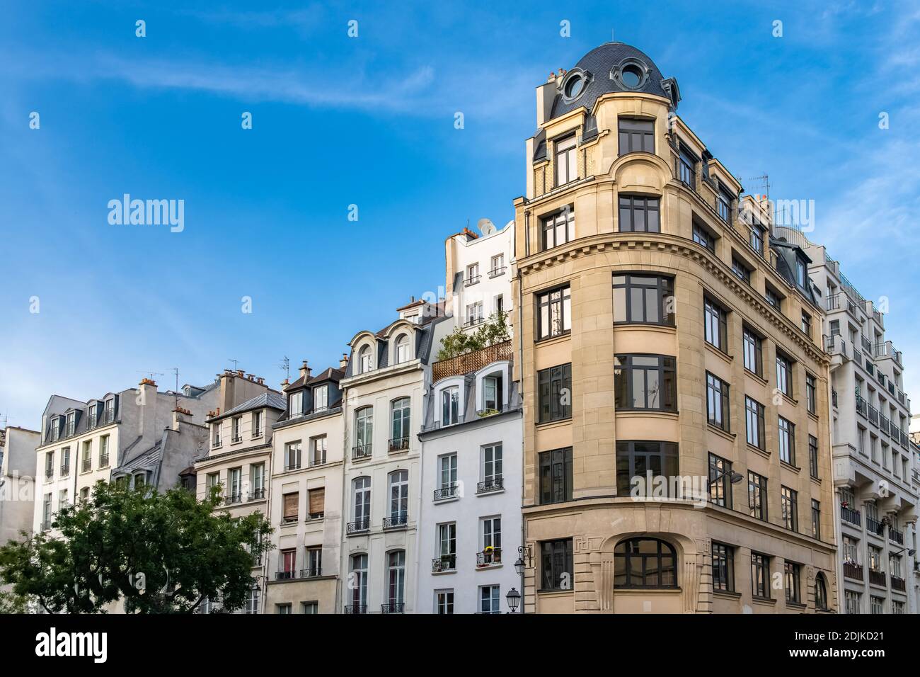 French residential buildings hi-res stock photography and images - Alamy