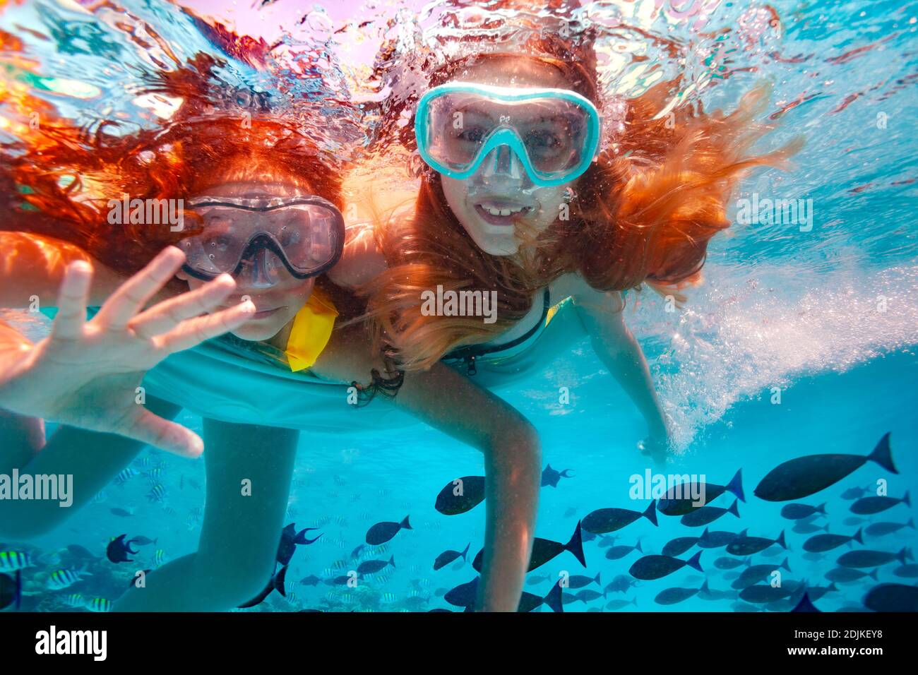 Two girls underwater hi-res stock photography and images - Alamy