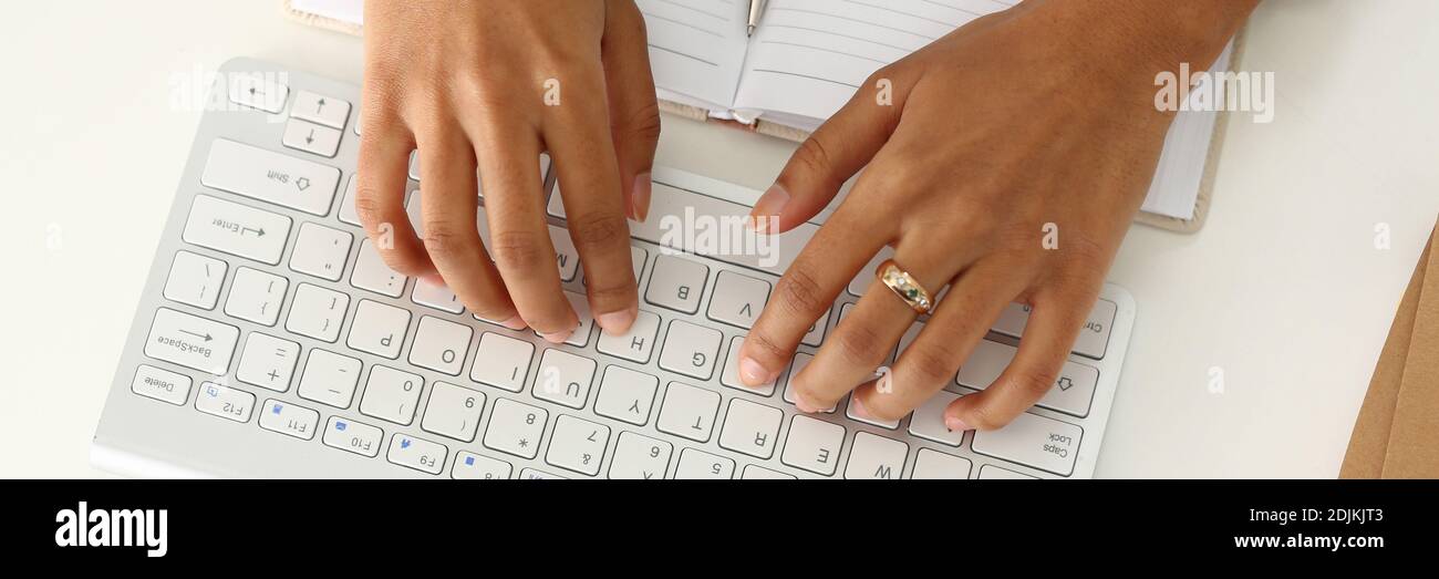 Woman ring keyboard hi-res stock photography and images - Alamy