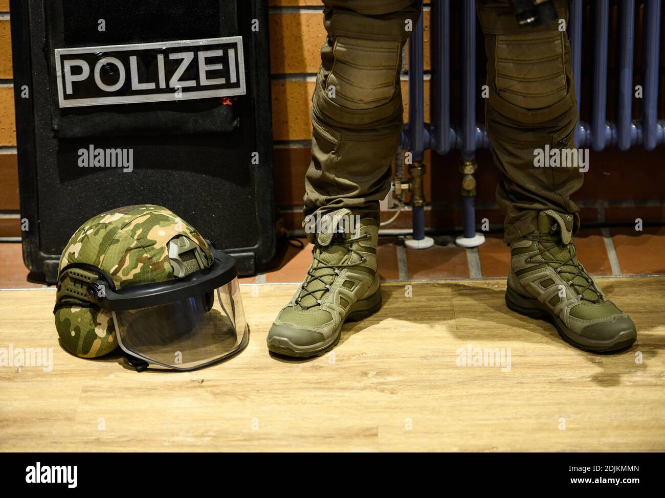 Special operations helmet hi-res stock photography and images - Alamy