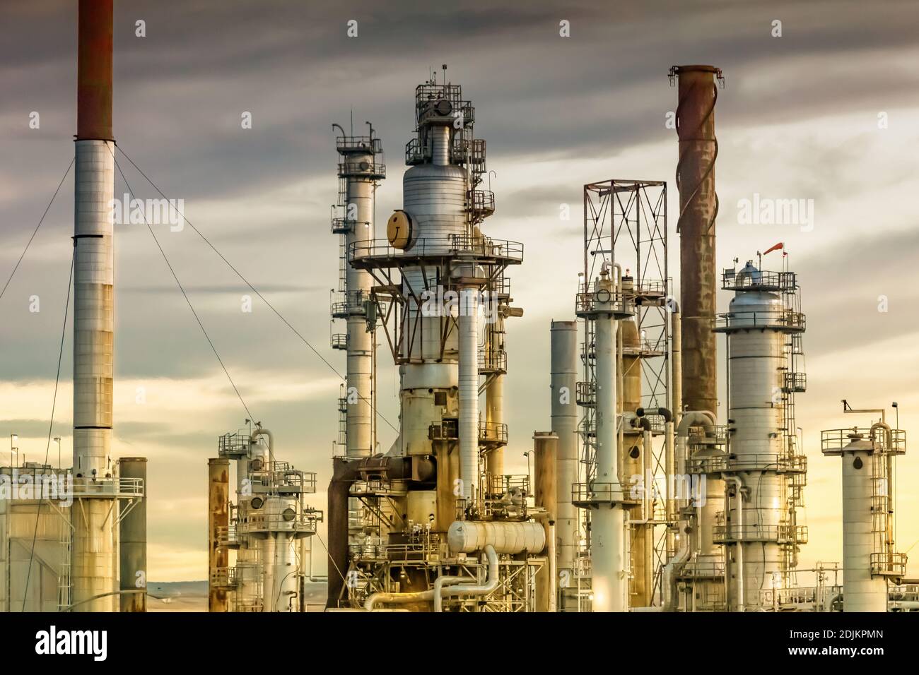 Crude oil refinery petroleum products hi-res stock photography and ...