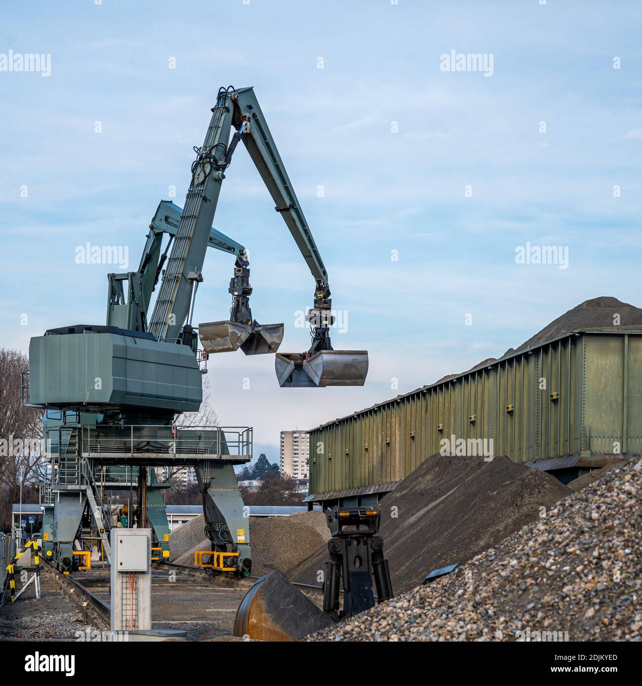 Pebbles construction hi-res stock photography and images - Alamy