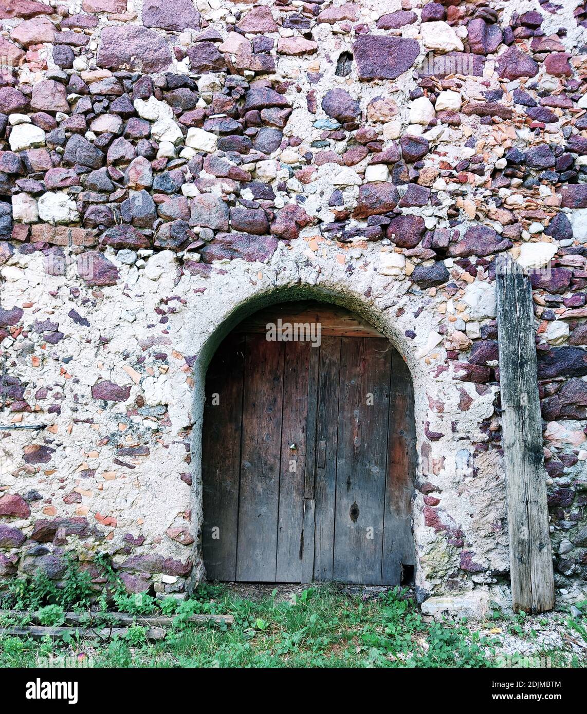 Arched gateway gates entrance hi-res stock photography and images - Alamy