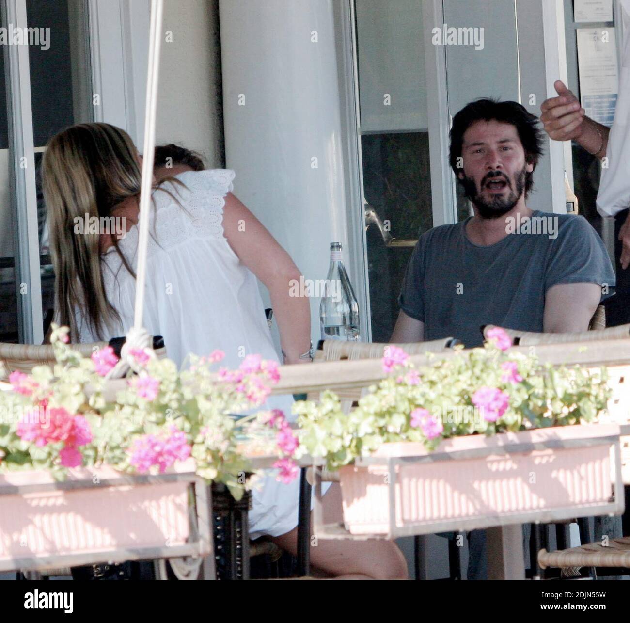 Exclusive!! Keanu Reeves and two female lunch dates dine outside at ...