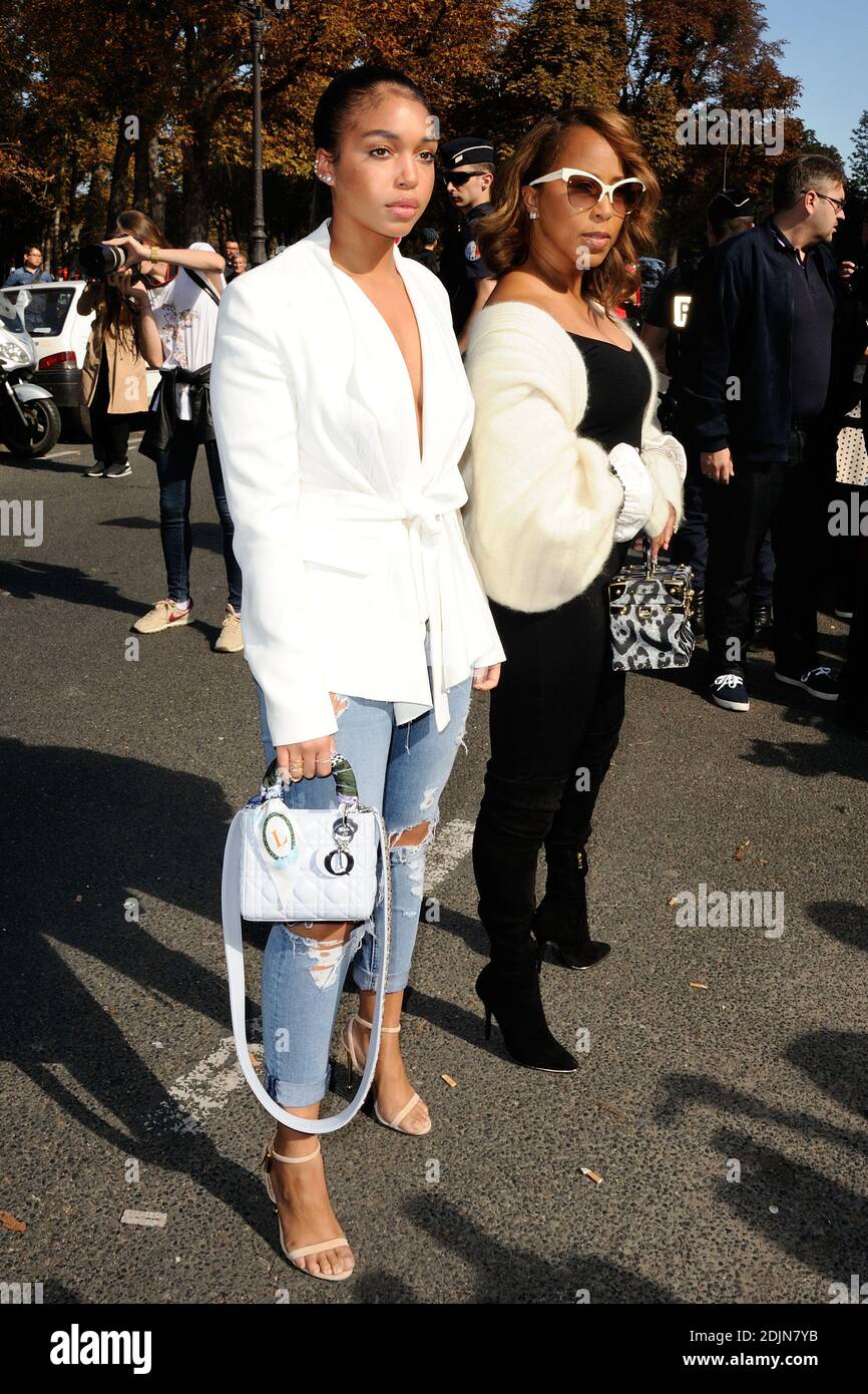 Marjorie Harvey and her daughter arriving at the Giambattista Valli ...