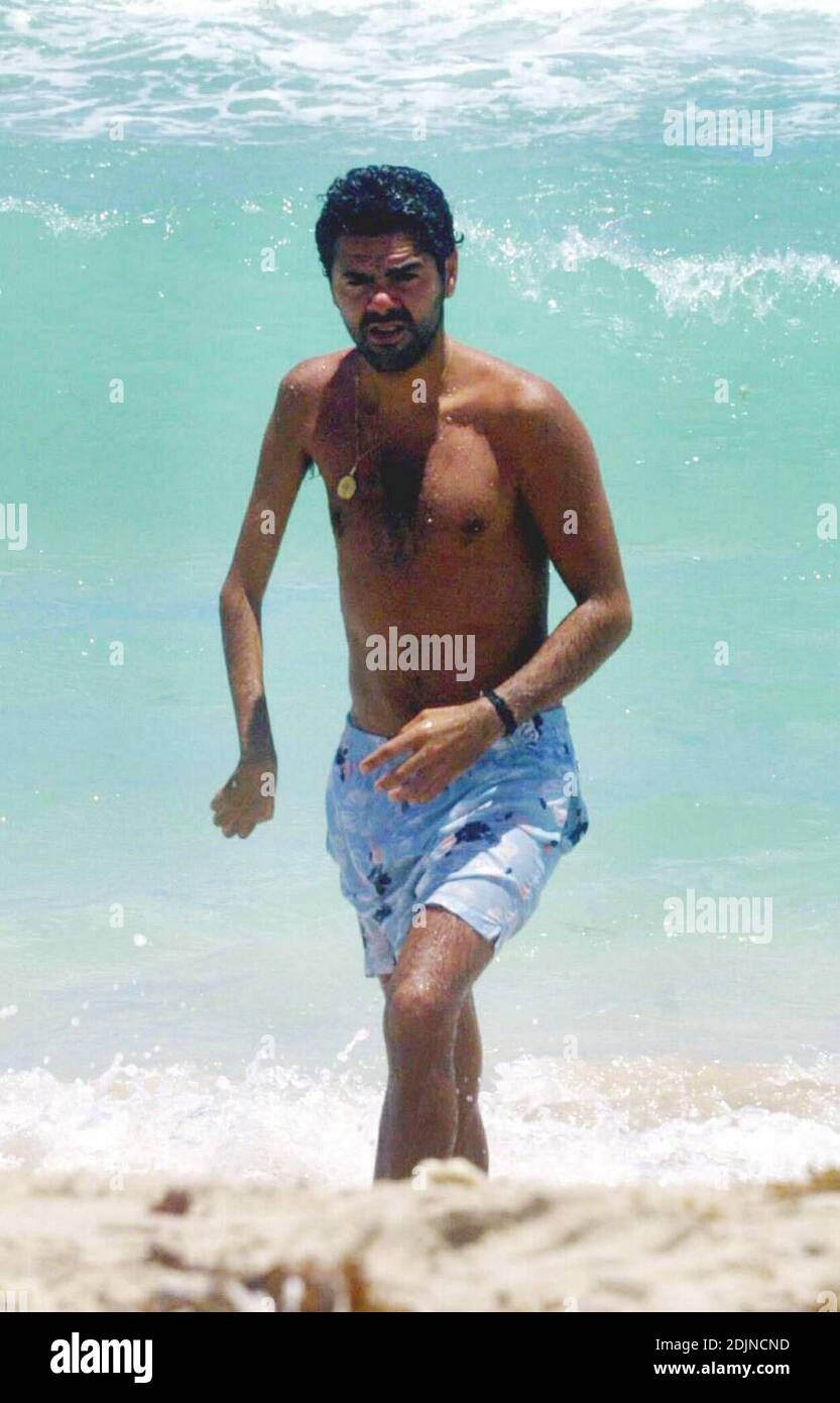 Exclusive!! French Actor Jamel Debbouze seems to enjoy Miami Beach's ...