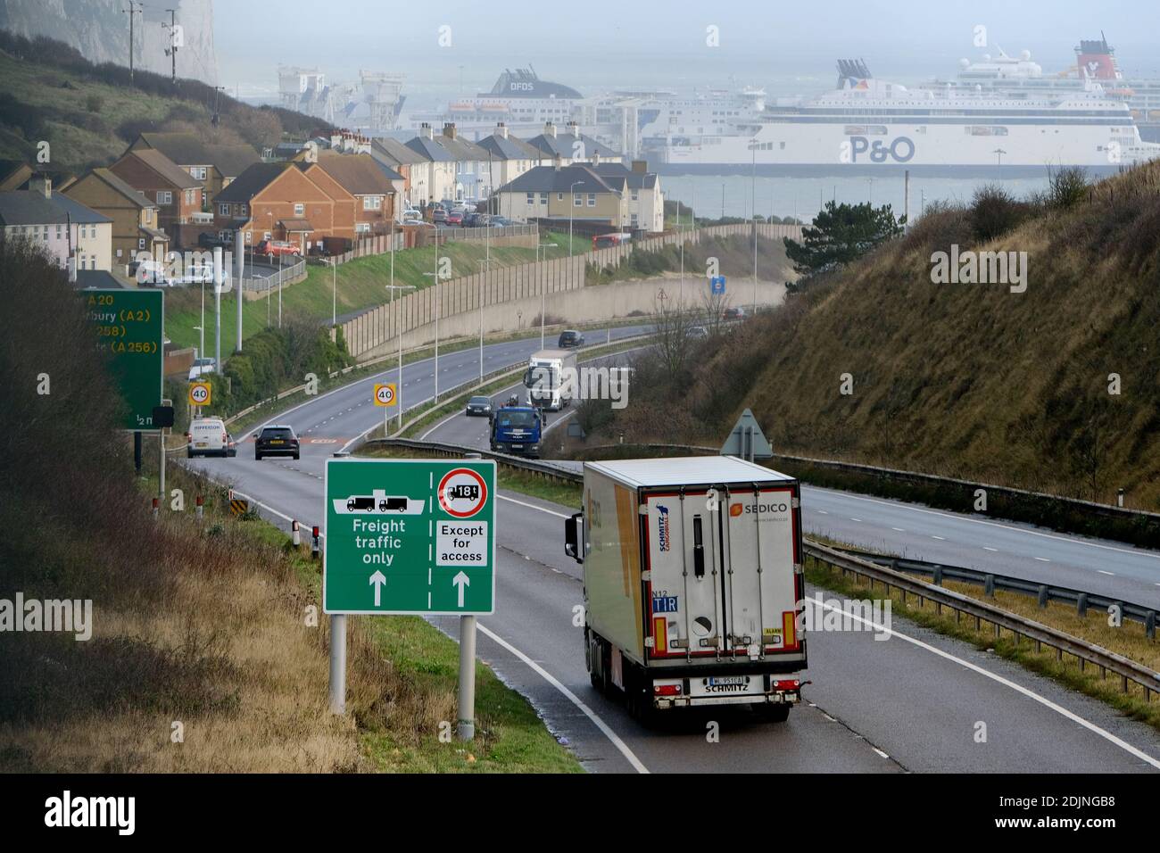 Lorry heads to dover hi-res stock photography and images - Alamy