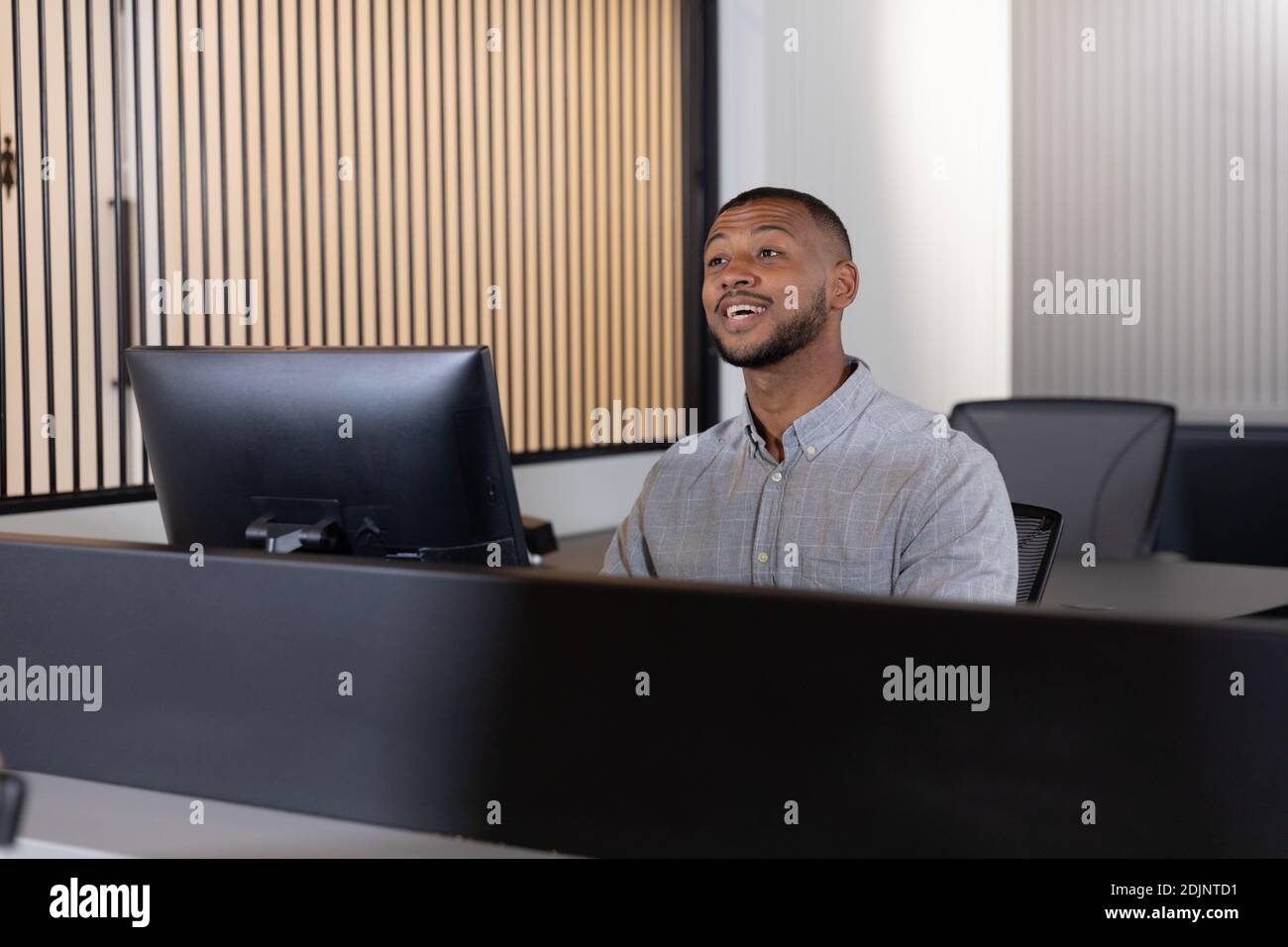 Sitting down in the workplace hi-res stock photography and images - Alamy