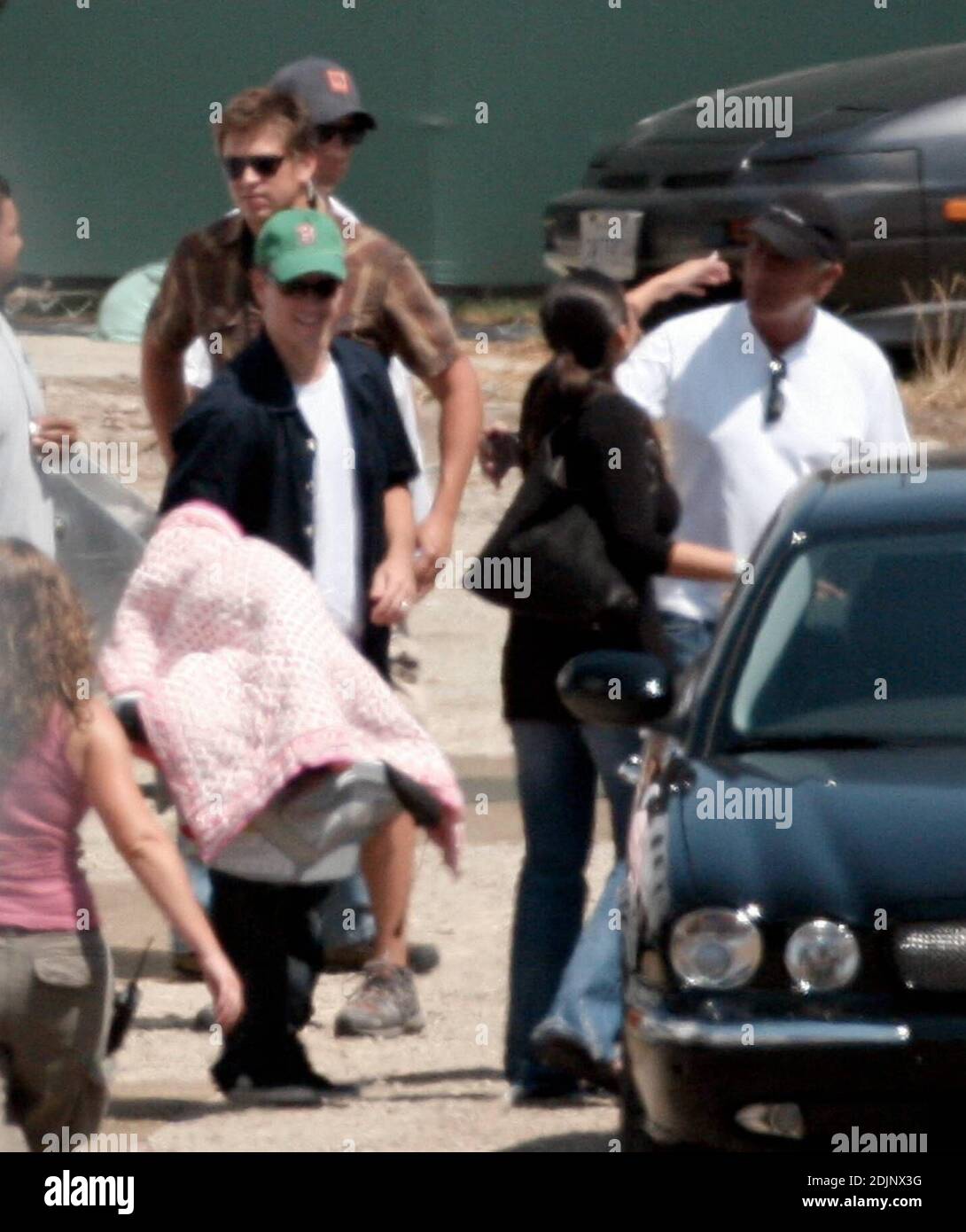 Matt Damon brings his family along to the set of Oceans Thirteen ...