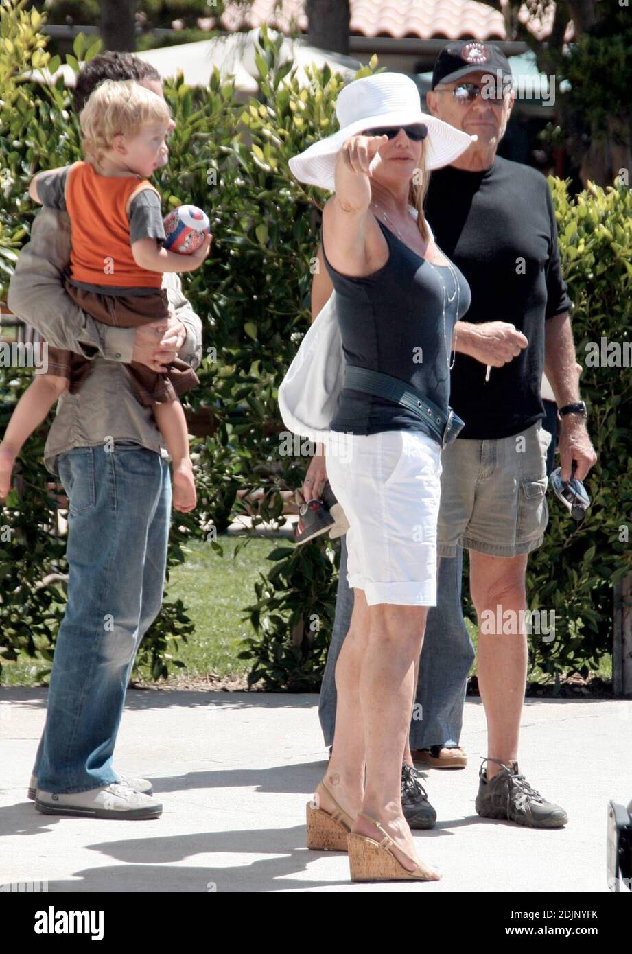 Exclusive!! Suzanne Somers has lunch with her family in Malibu, Ca. 8 ...
