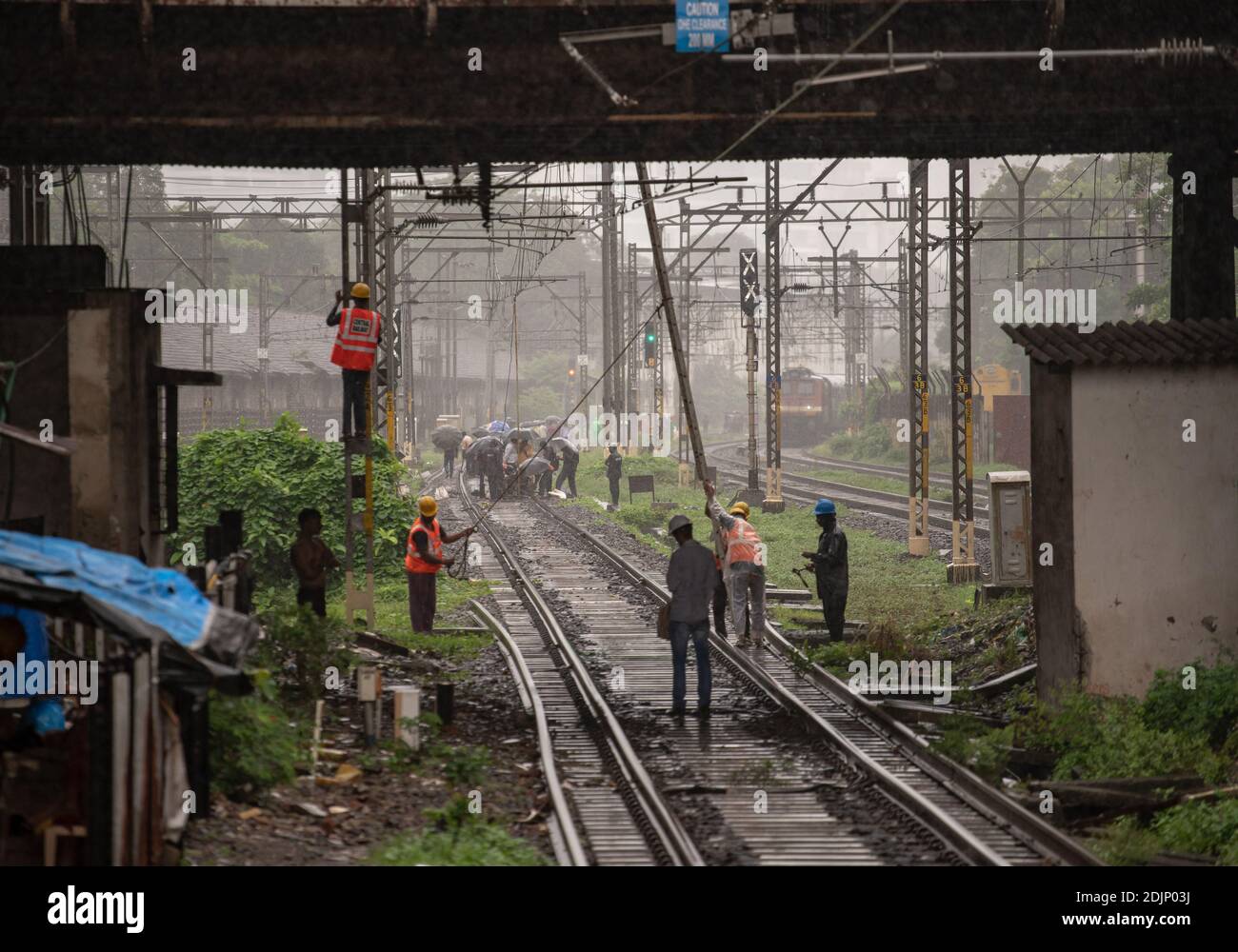 Rail men working tracks hi-res stock photography and images - Alamy