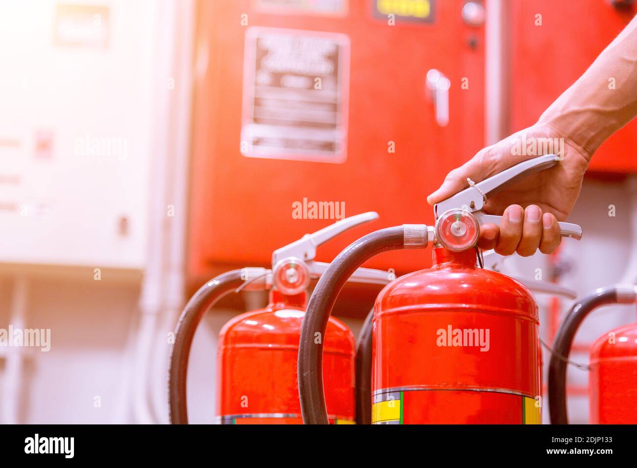 Hand holding fire extinguisher hi-res stock photography and images - Alamy