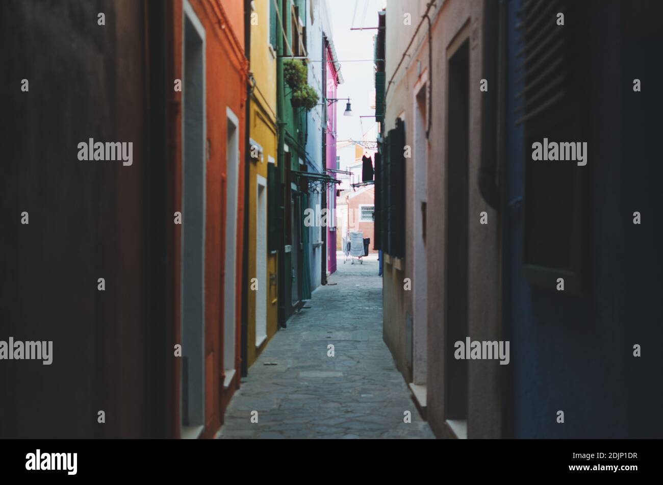 Long narrow street paris hi-res stock photography and images - Alamy