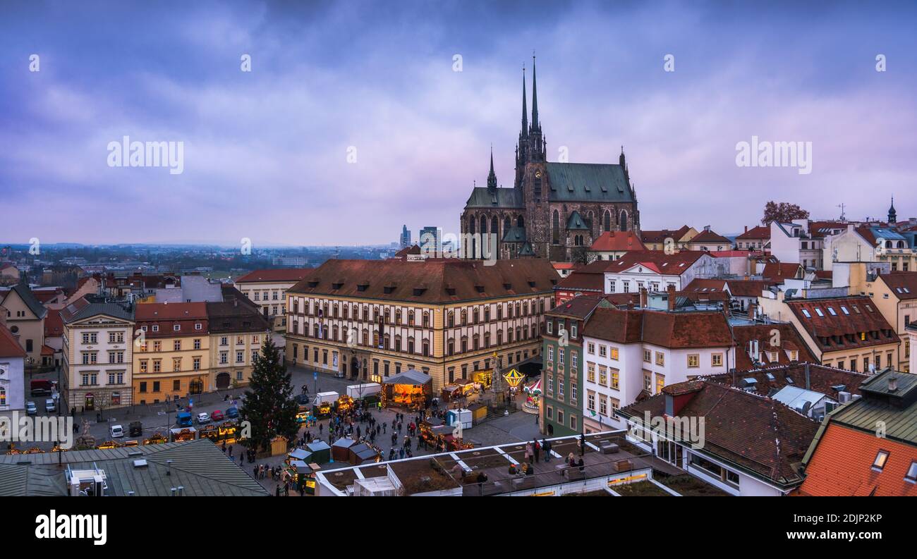 Old Town with Christmas Market and Cathedral of St. Peter and Paul in ...