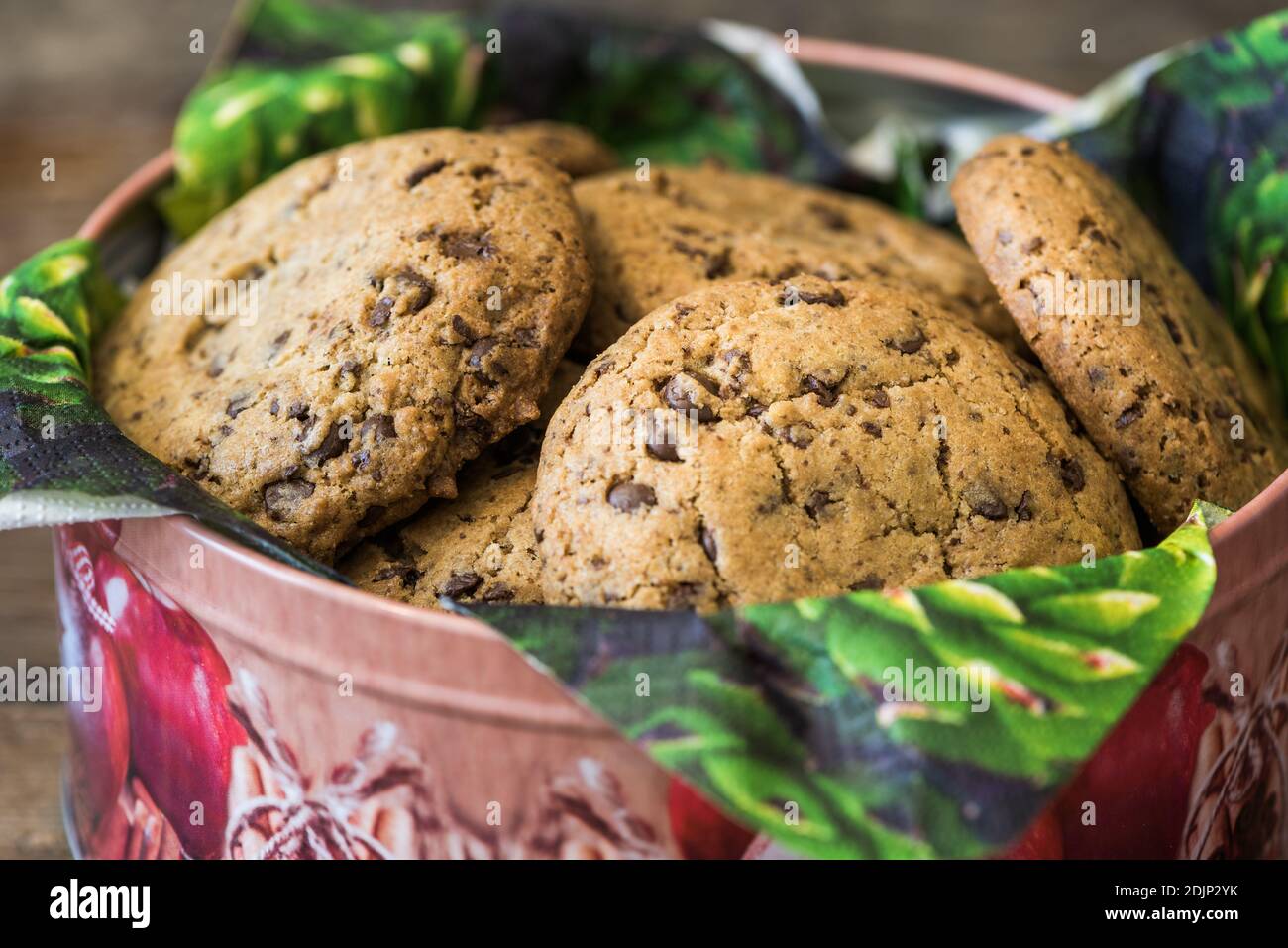 Chips in a bucket hi-res stock photography and images - Alamy