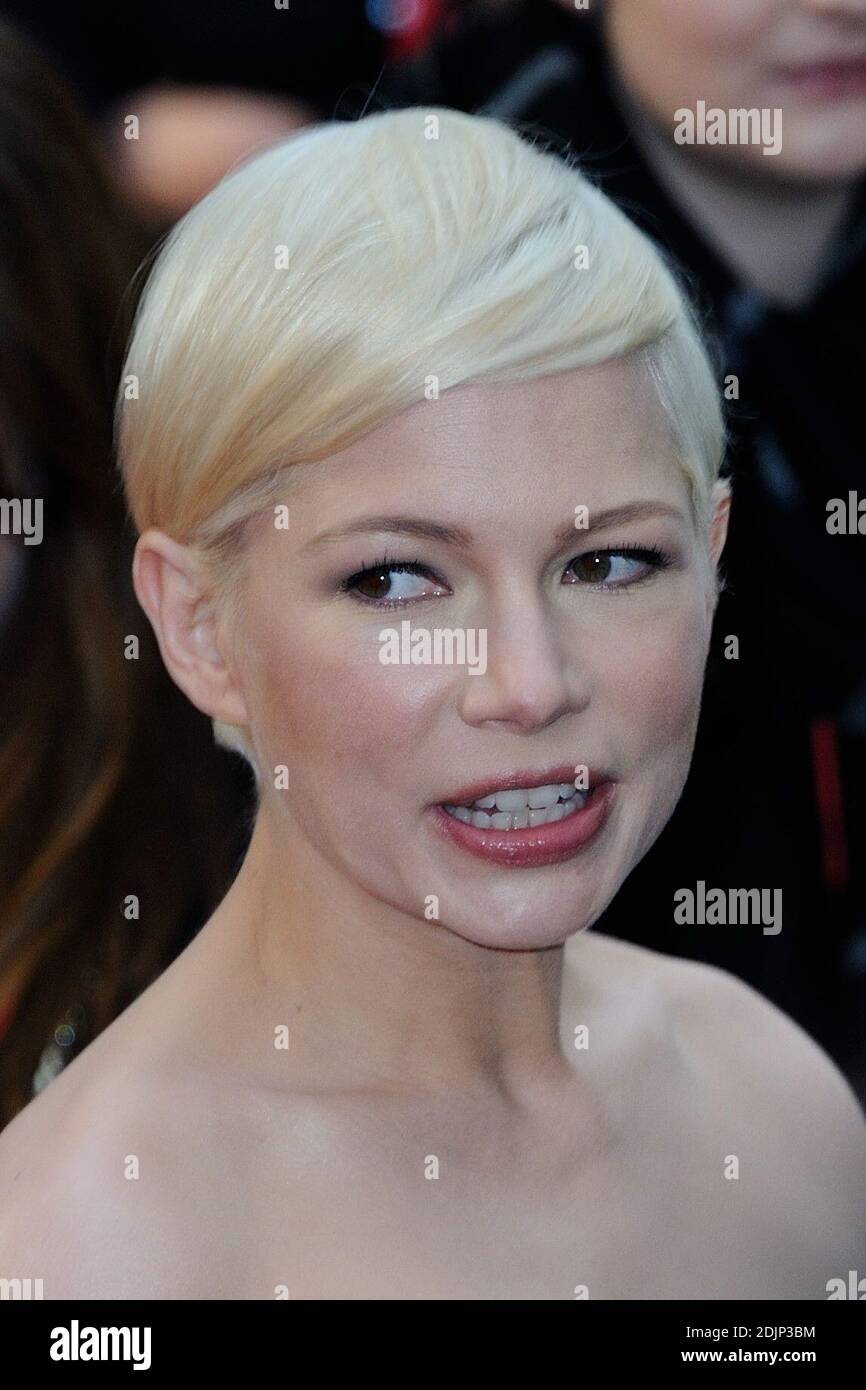 Michelle Williams attending the premiere of Manchester by the Sea as ...