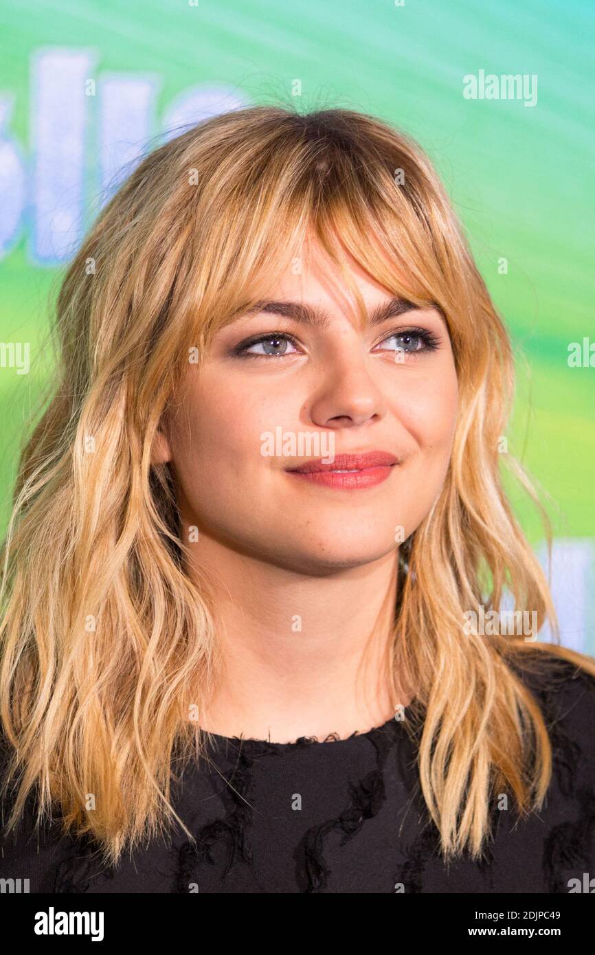 Louane Emera a l'avant-premiere du film Les Trolls au Grand Rex a Paris ...