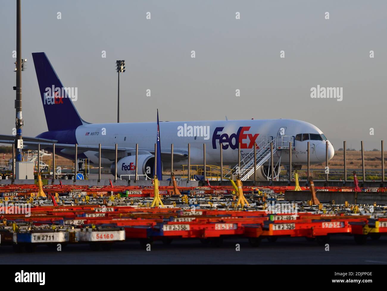Charles de gaulle airport general view hi-res stock photography and ...