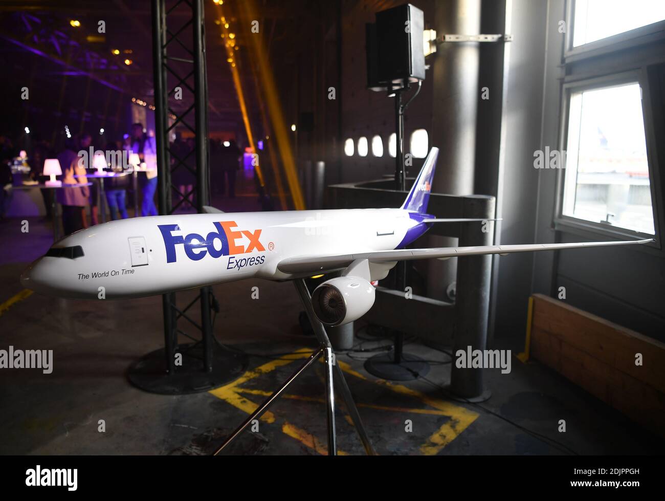 Charles de gaulle airport general view hi-res stock photography and ...