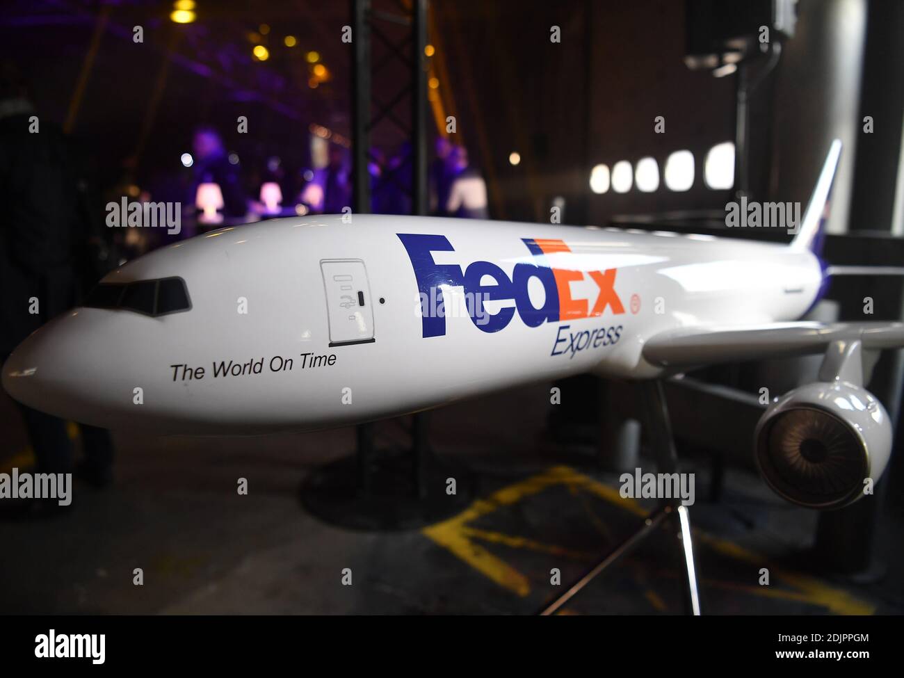 Charles de gaulle airport general view hi-res stock photography and ...