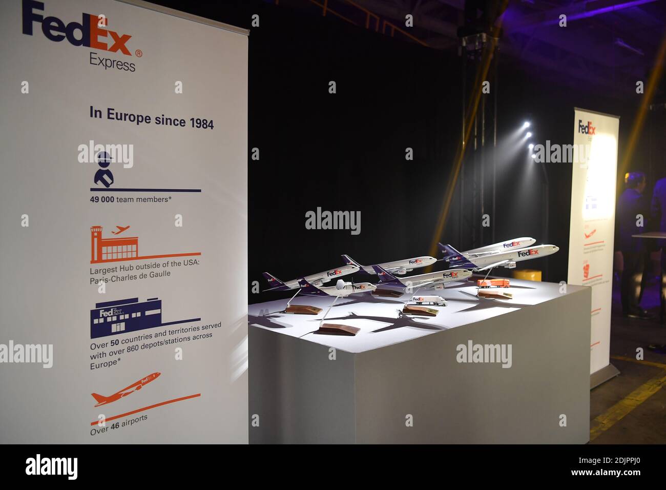 Charles de gaulle airport general view hi-res stock photography and ...