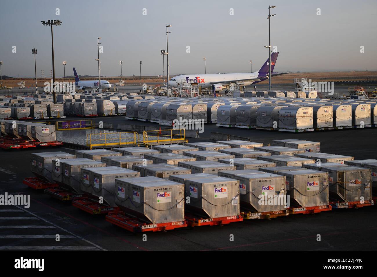 Charles de gaulle airport general view hi-res stock photography and ...