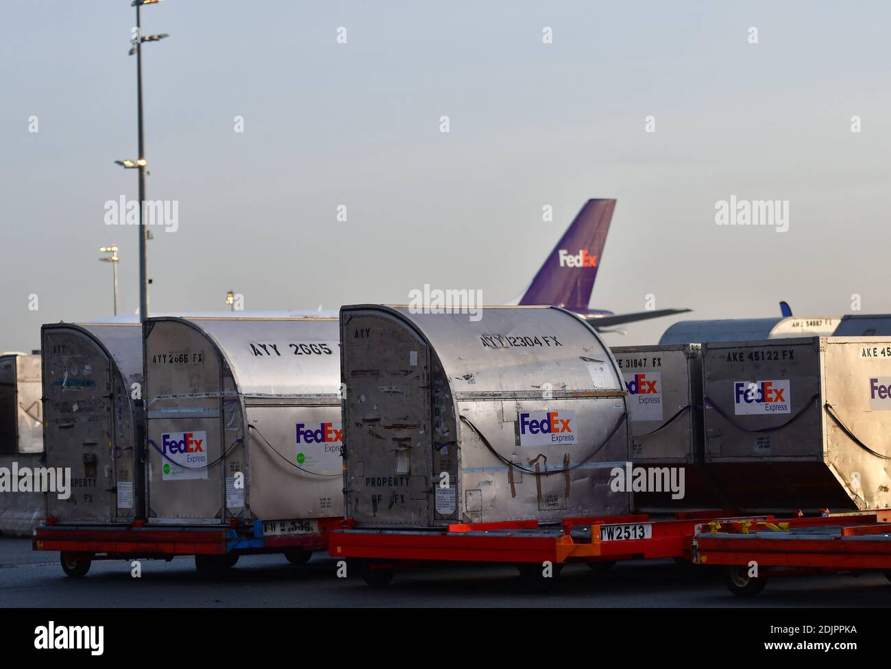 Charles de gaulle airport general view hi-res stock photography and ...