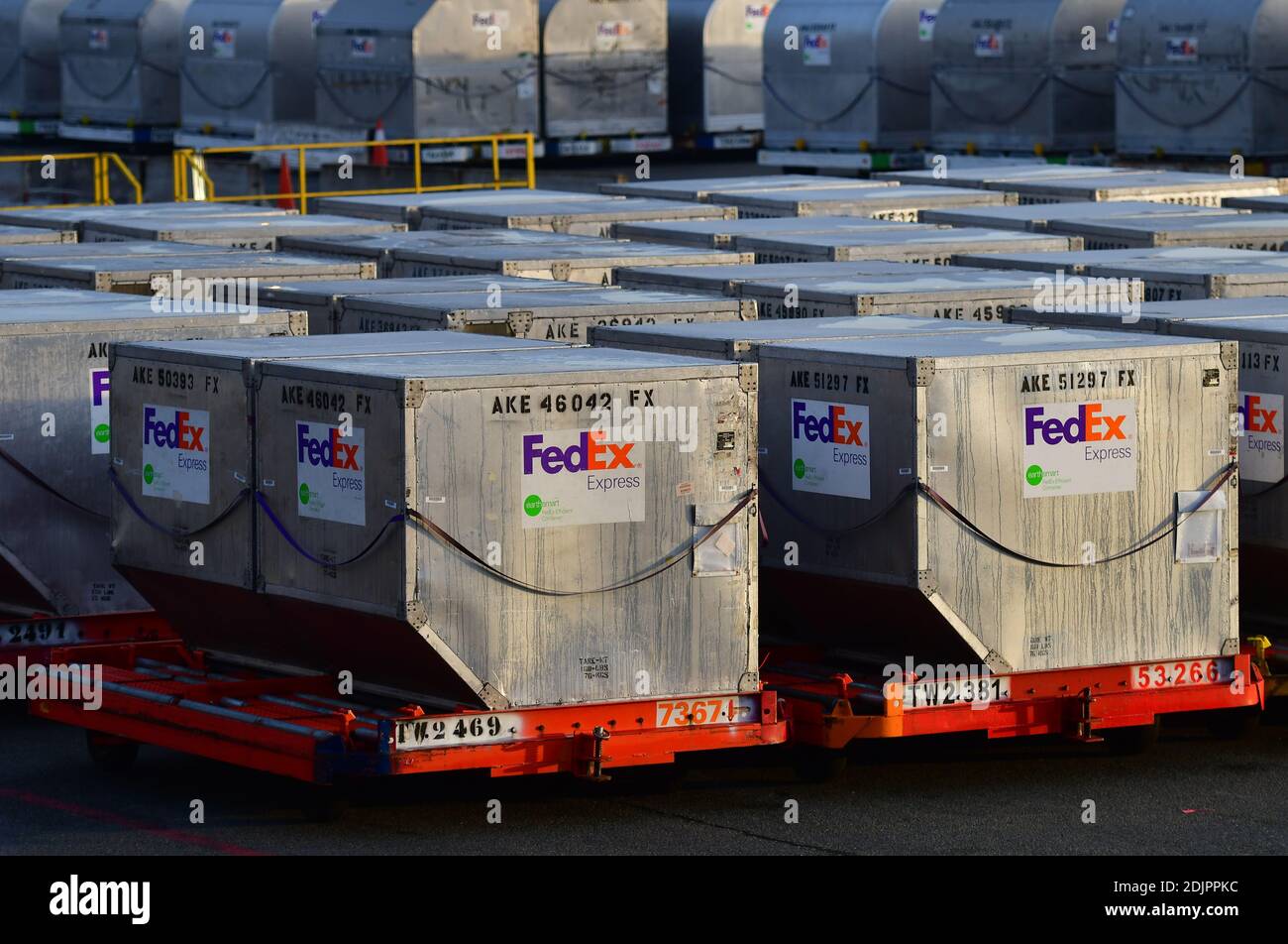 Charles de gaulle airport general view hi-res stock photography and ...