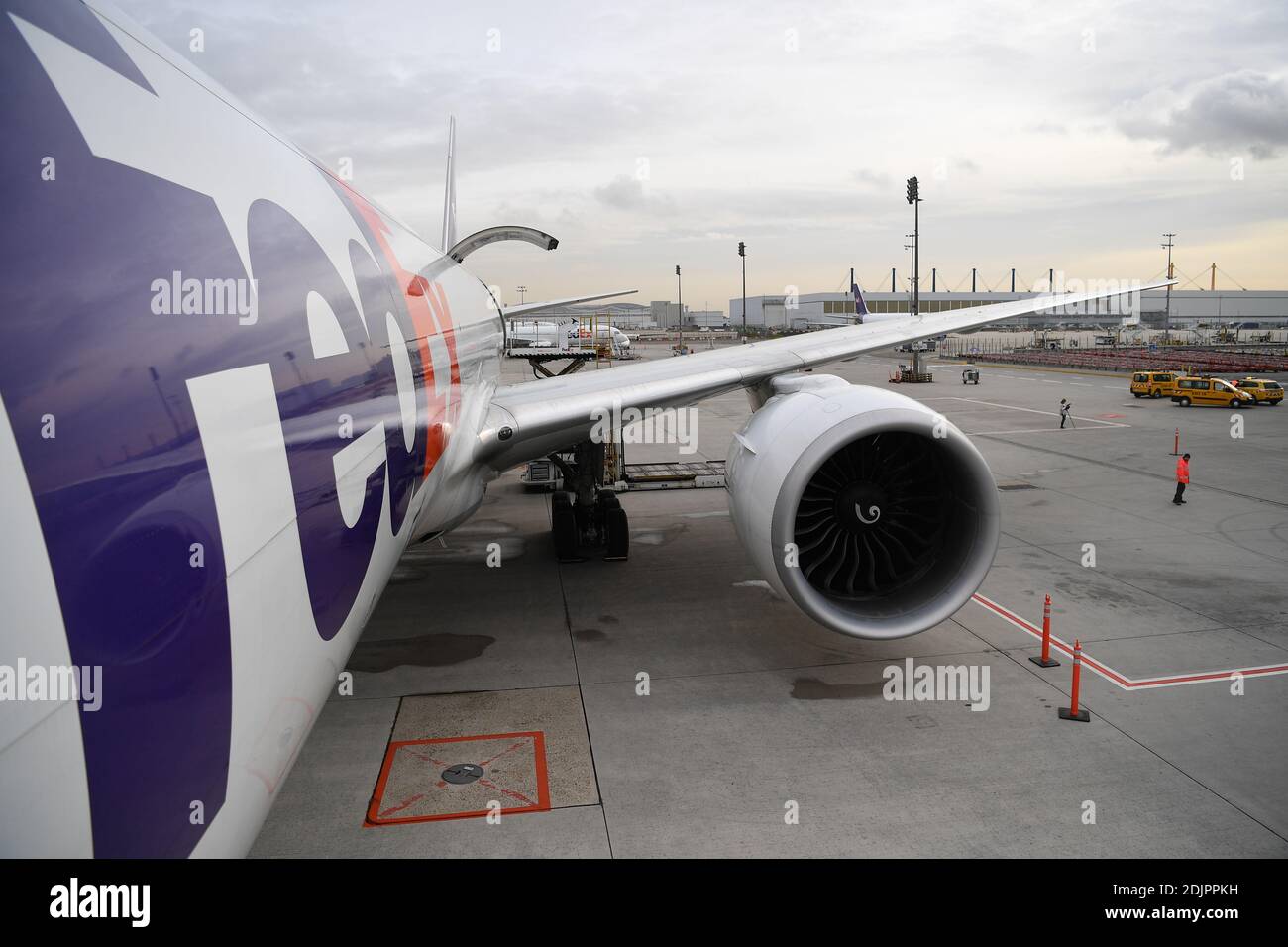 Charles de gaulle airport general view hi-res stock photography and ...