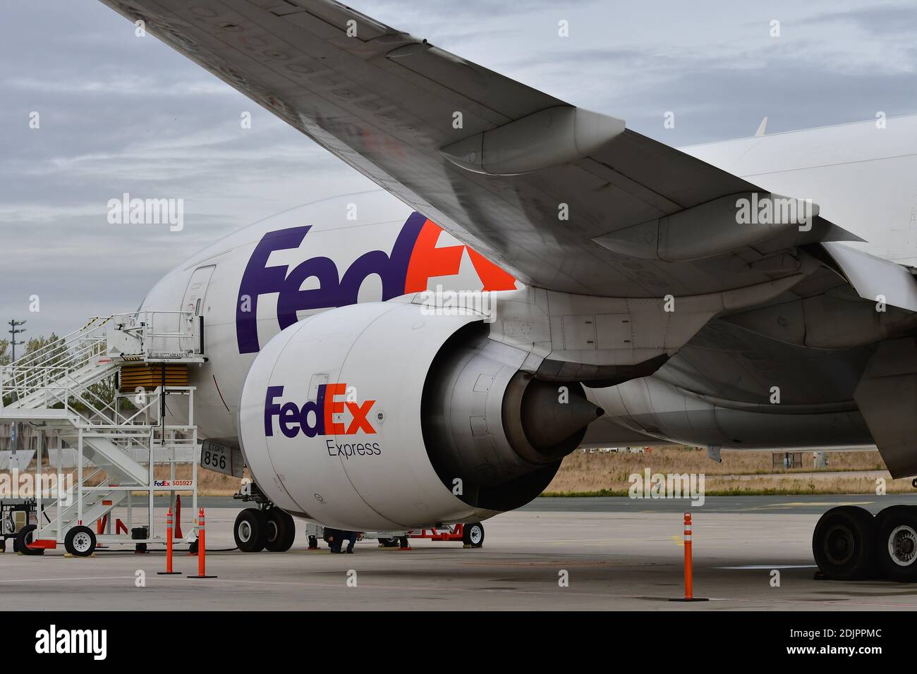 Charles de gaulle airport general view hi-res stock photography and ...