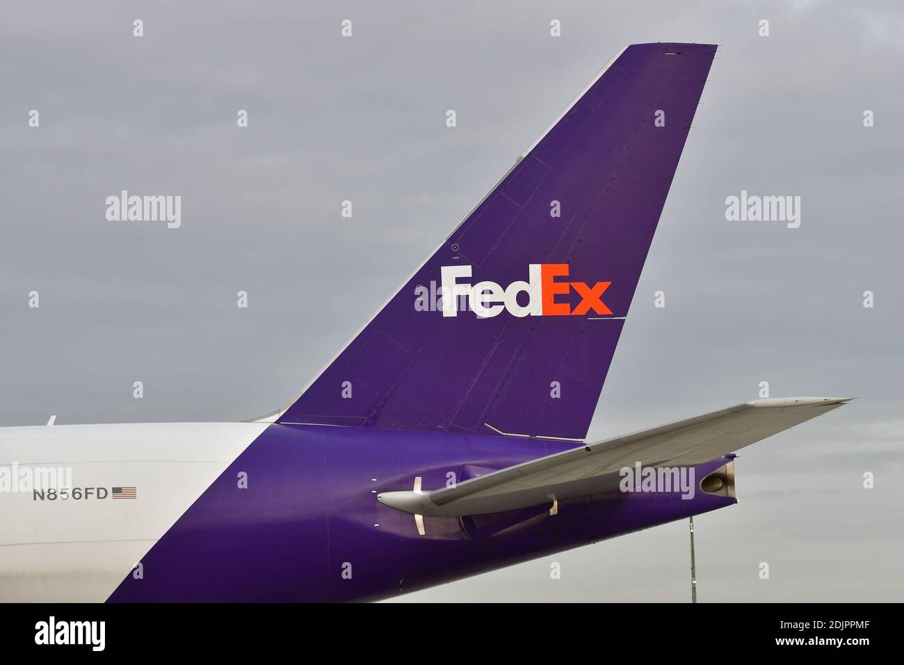 Charles de gaulle airport general view hi-res stock photography and ...