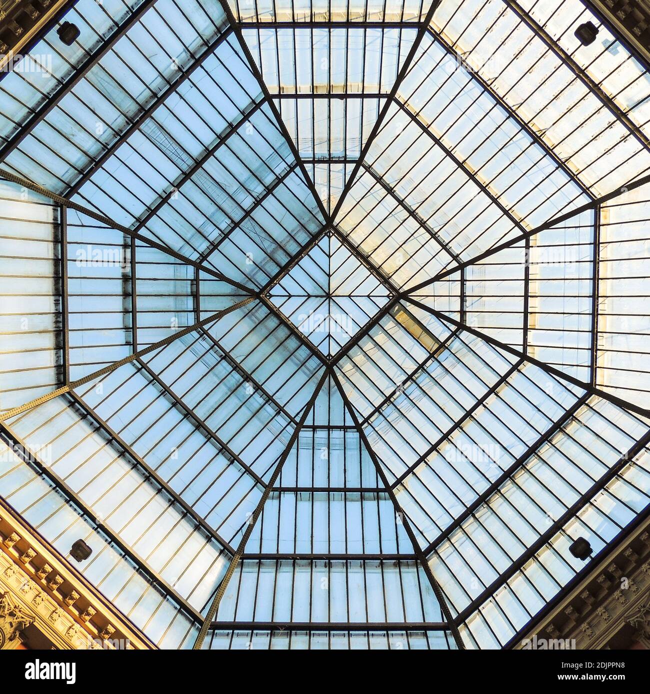 Glass Pyramid Roof Ceiling High Resolution Stock Photography and Images ...