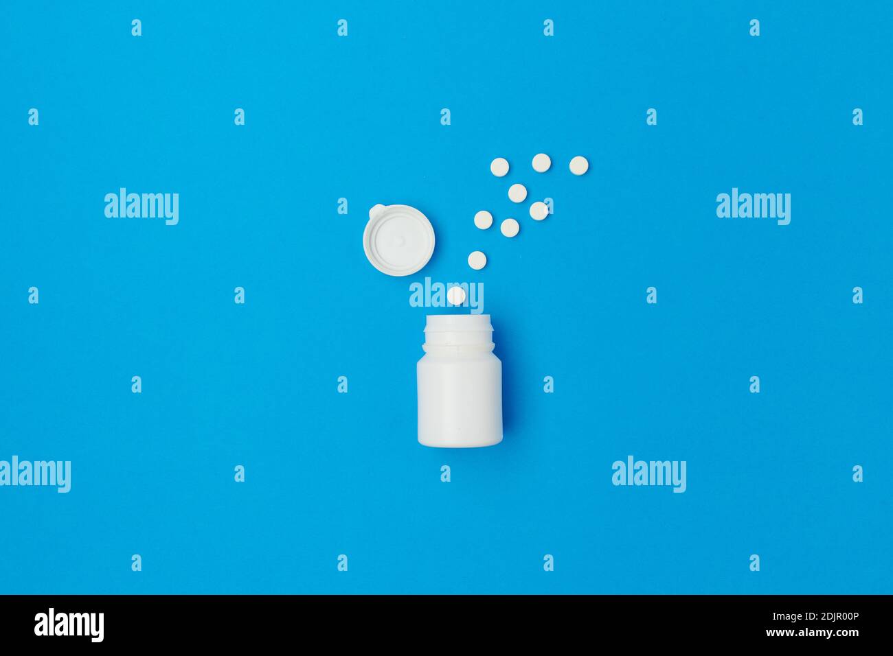 Clear blue pill hi-res stock photography and images - Alamy