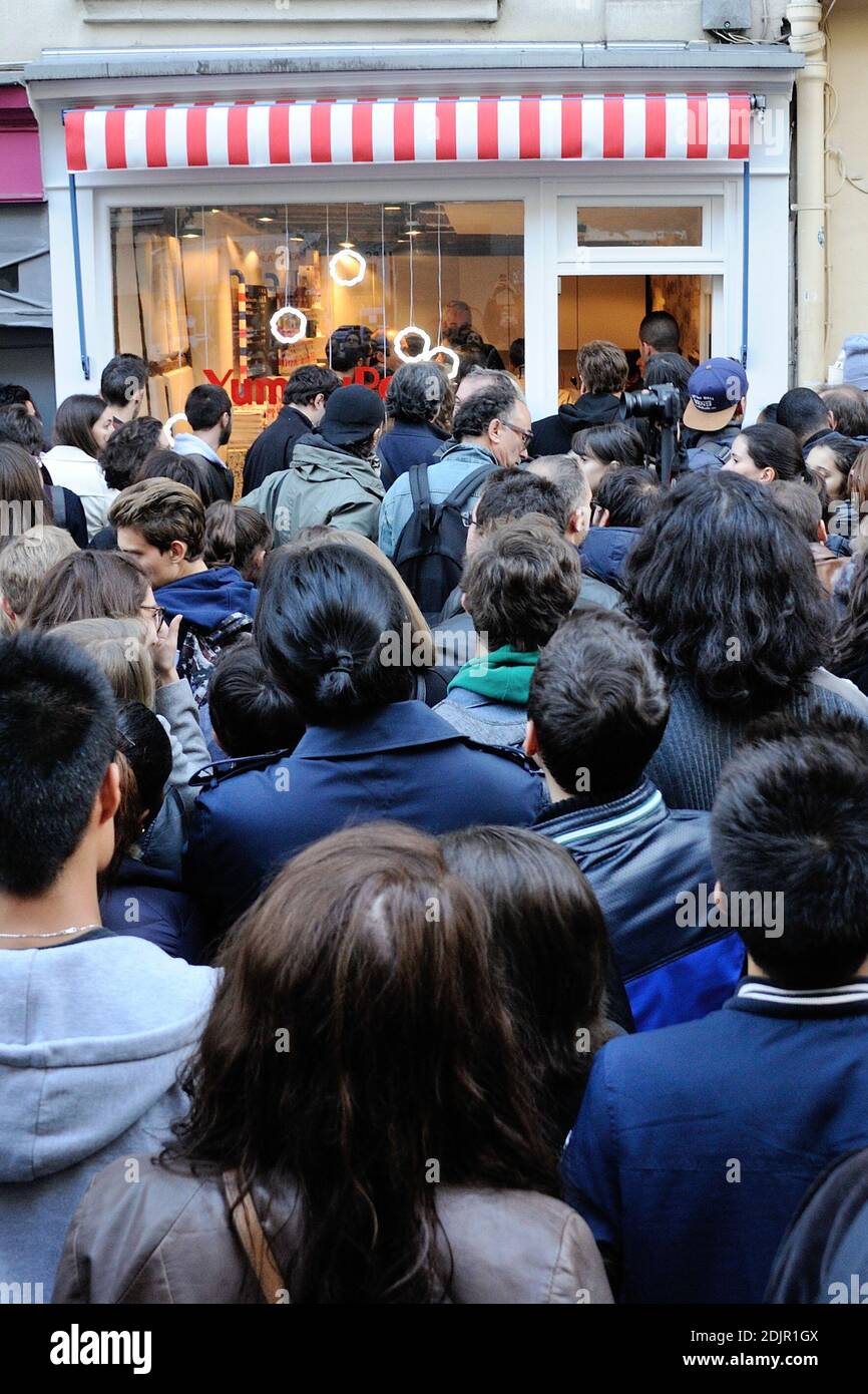 Scarlett johansson popcorn shop hi-res stock photography and images - Alamy