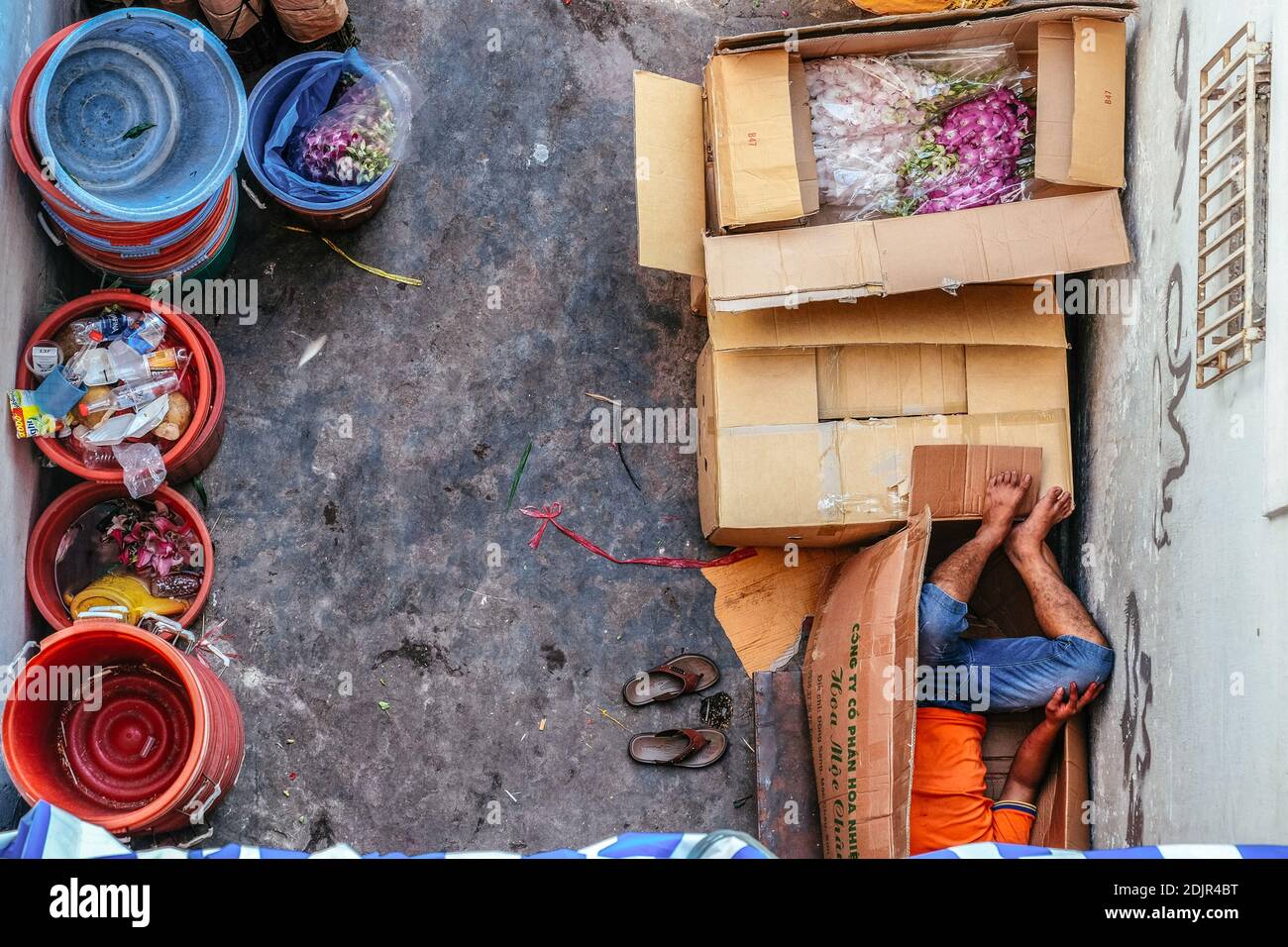 Box alley hi-res stock photography and images - Alamy