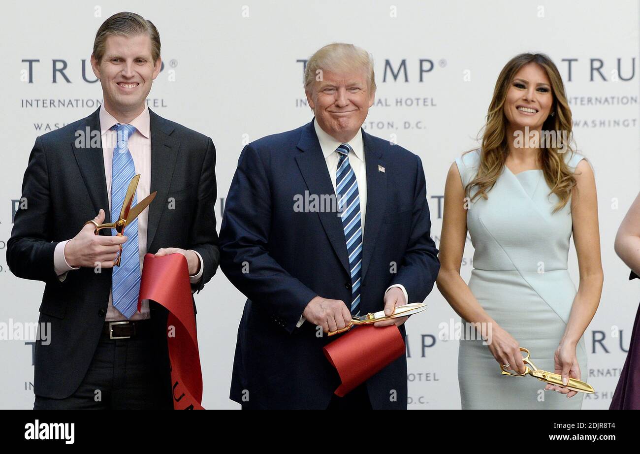 Donald and melania trump ribbon hi-res stock photography and images - Alamy