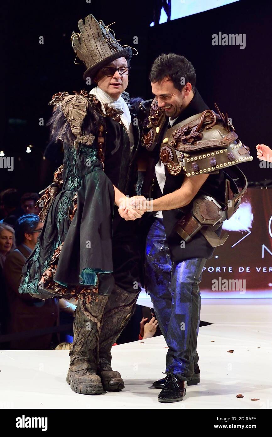 Jean-Marc Genereux et Alex Goude defilent lors du Salon du Chocolat ...