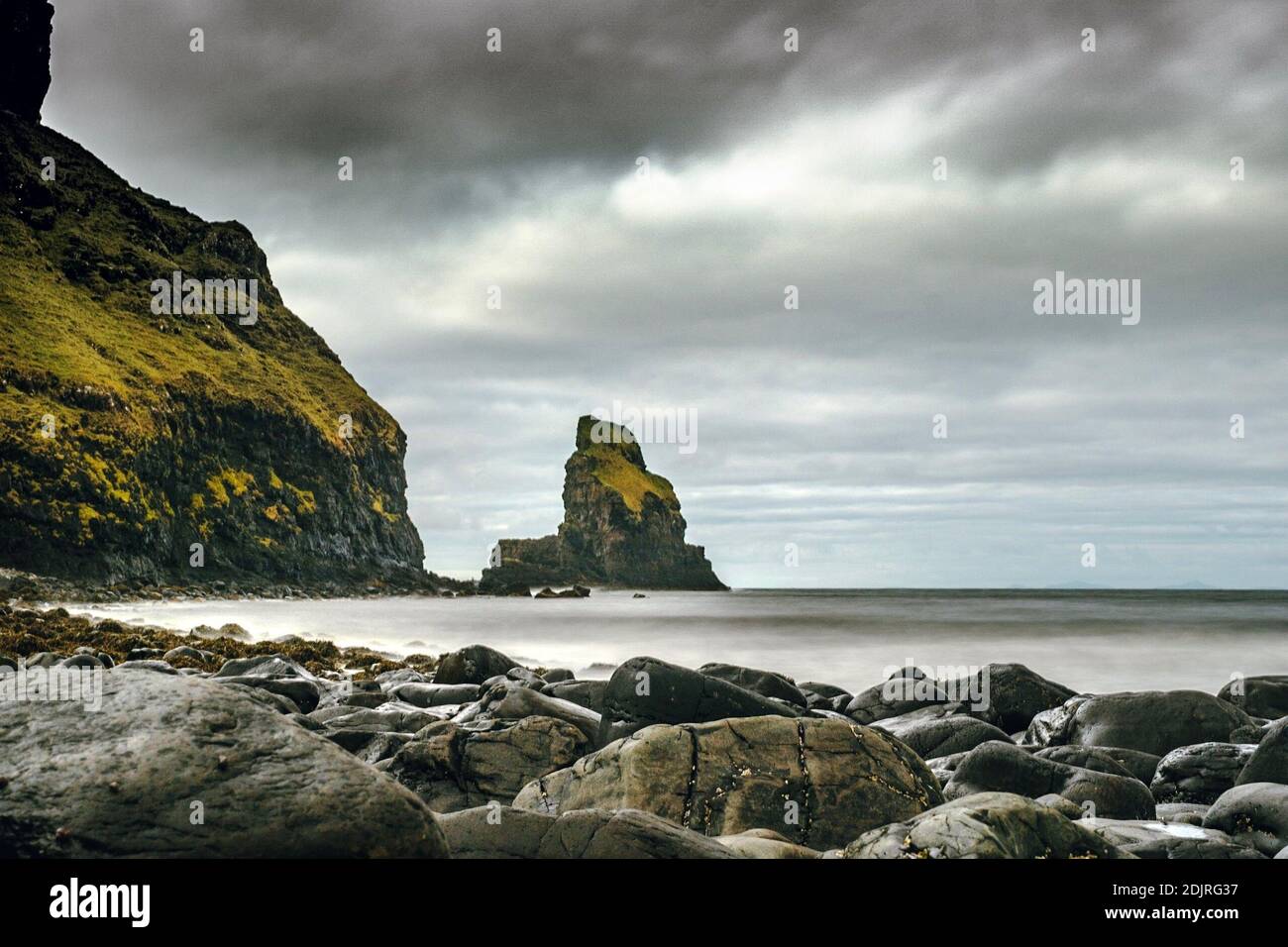 Talisker bay sea stack hi-res stock photography and images - Alamy