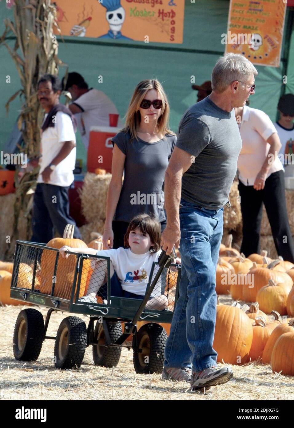Calista Flockhart and Harrison Ford take little Liam on a pumpkin hunt ...