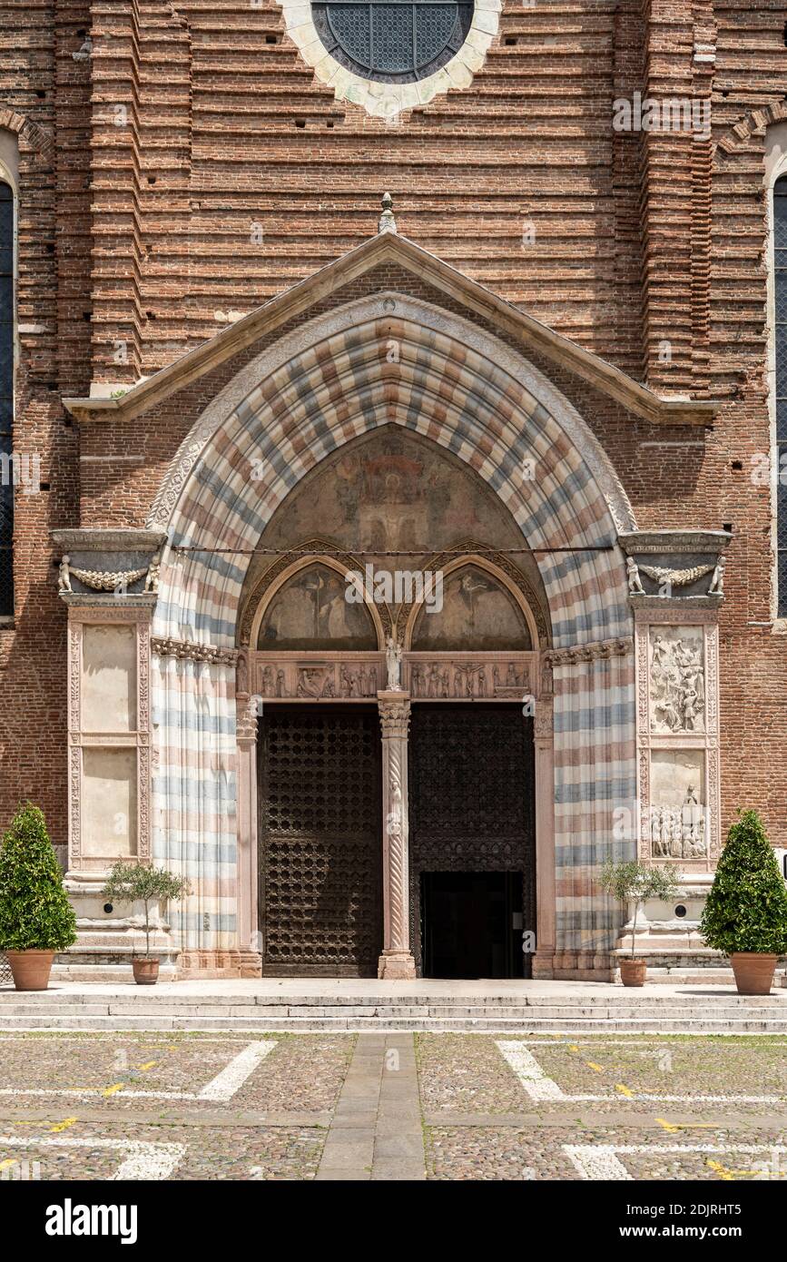Santa anastasia verona hi-res stock photography and images - Alamy