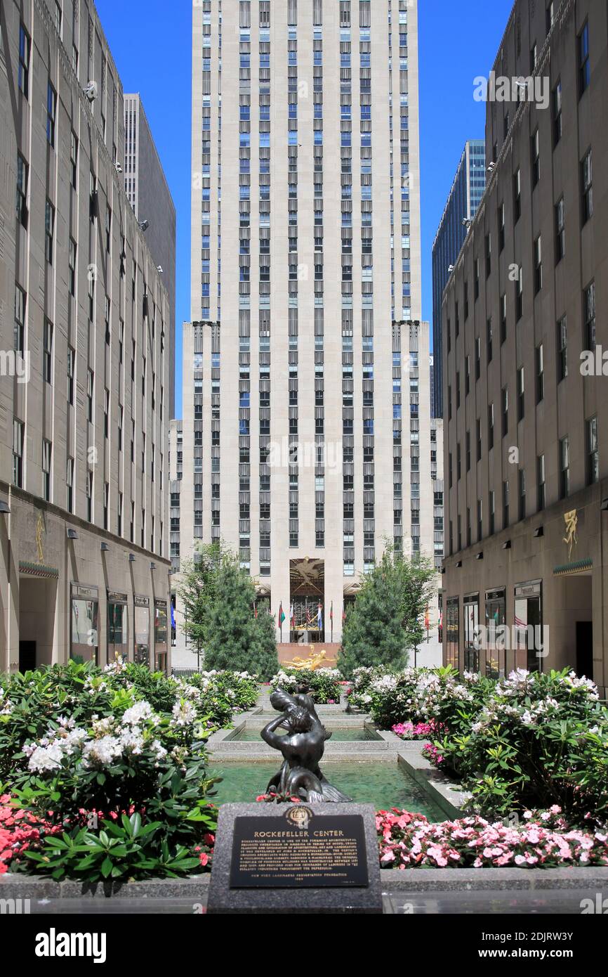 Rockefeller Center, Channel Gardens, 5th Avenue, Midtown, Manhattan ...